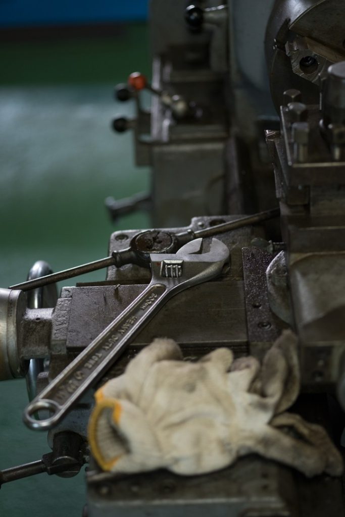 オスネジを作るダイスと工具のモンキー。フラターテックにアガベが来たーー！太平プレテックさんありがとうございます。 | (有)フラターテック